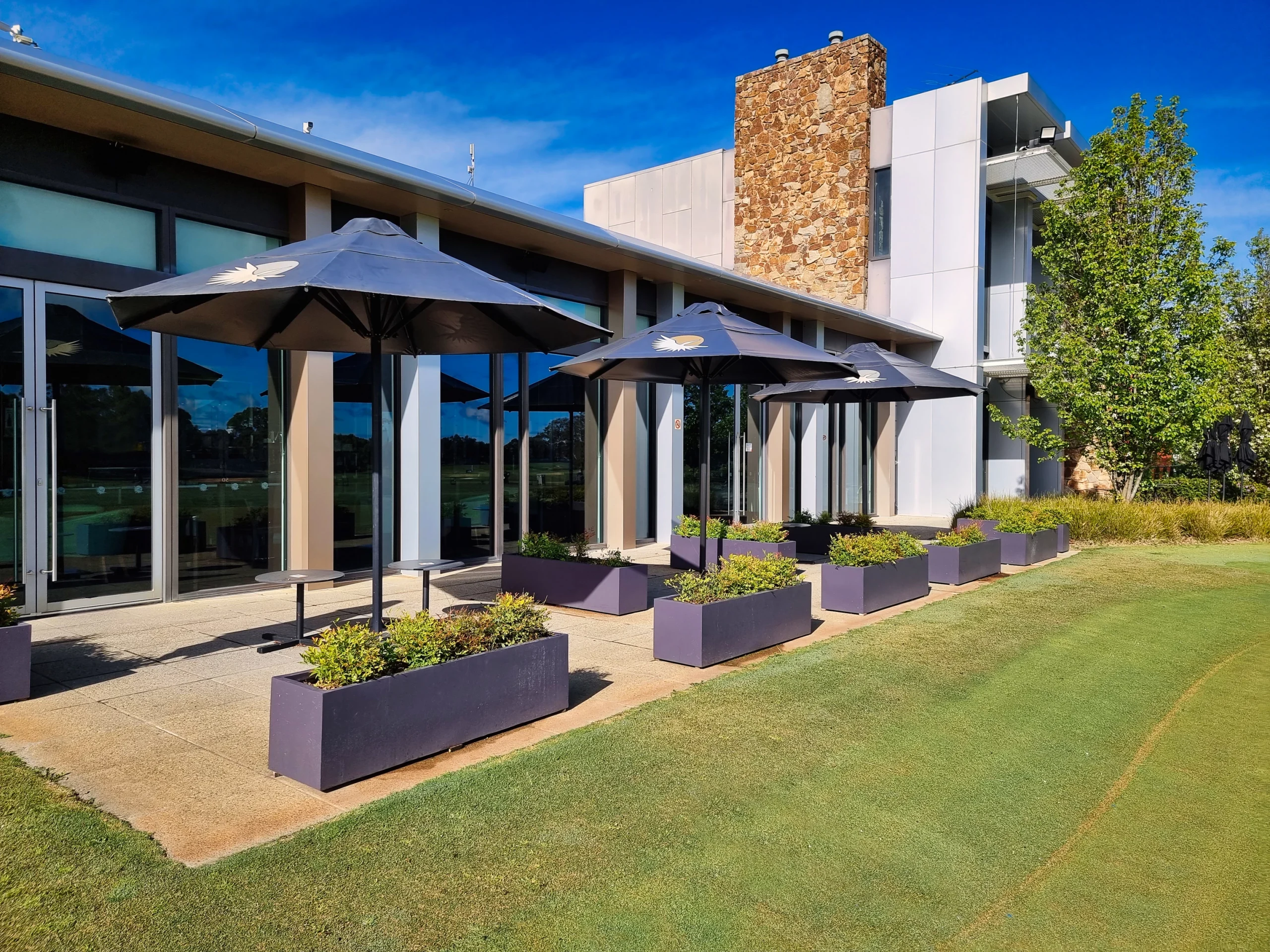 Ausbrella Market Umbrellas at Sandhurst Golf Club - Awnet